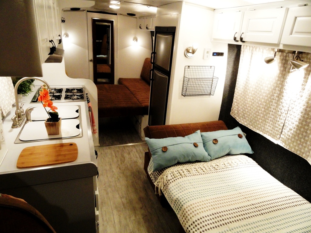 TINY HOUSE TOWN: Restored 1975 Travco