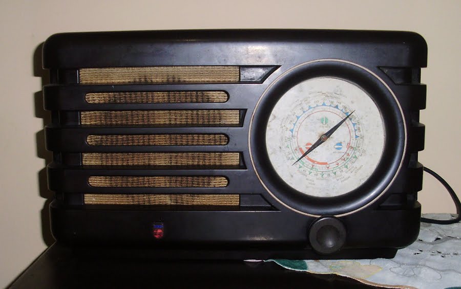 INVESTASI BESI TUA: Radio Saksi Bisu Sejarah Kemerdekaan Republik Indonesia