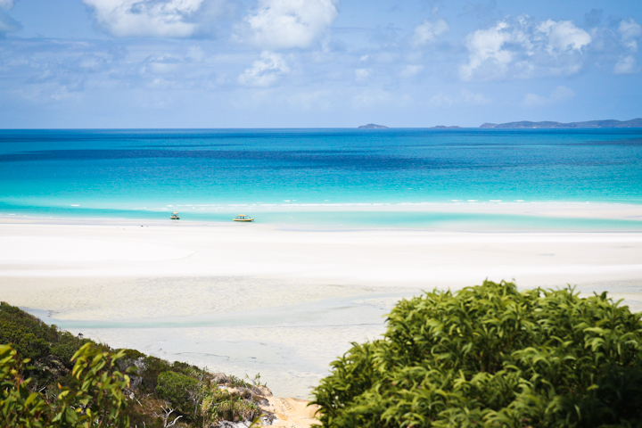 Pohjalla: Korallimeri ja Suuri Valliriutta