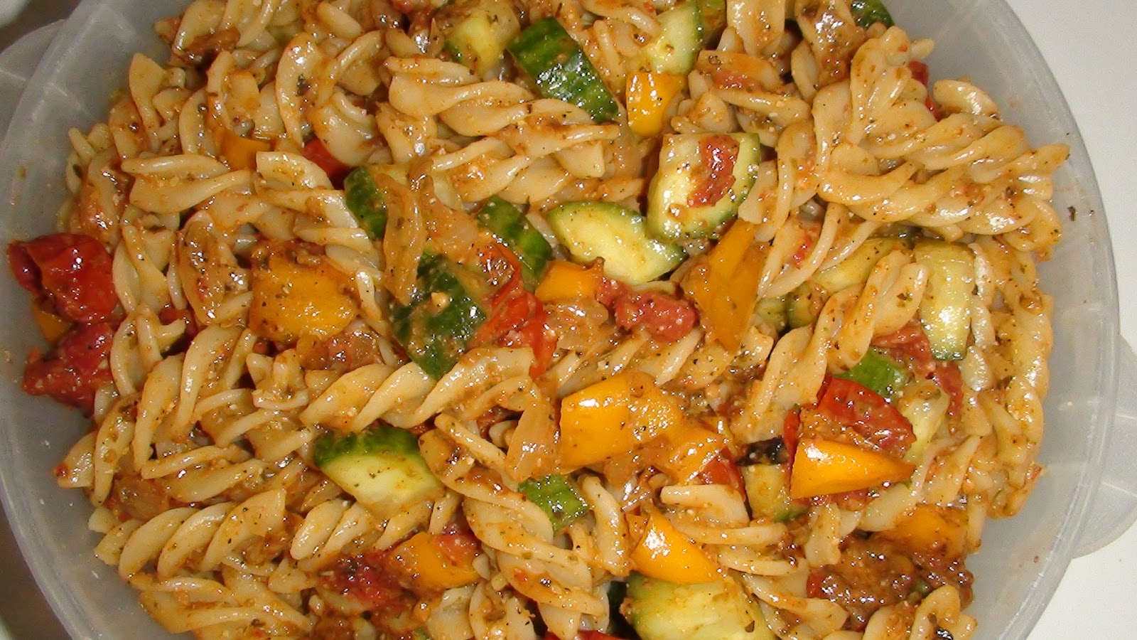 Queen of my kitchen: Picnic Food - Pasta Salad and Fruit Salad
