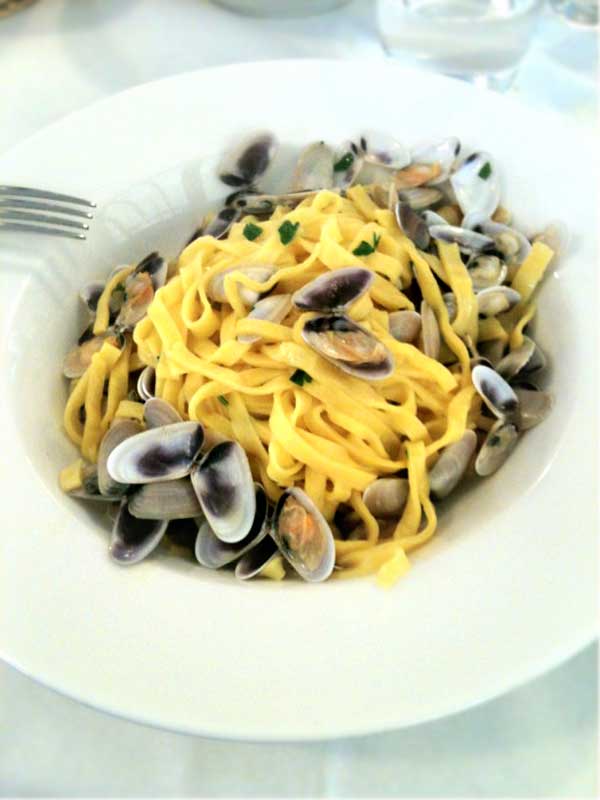 Il fritto di paranza e le patatine di mare: Le Corti