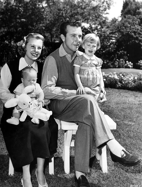 The Cats and the Berries: Stars That Were Dads