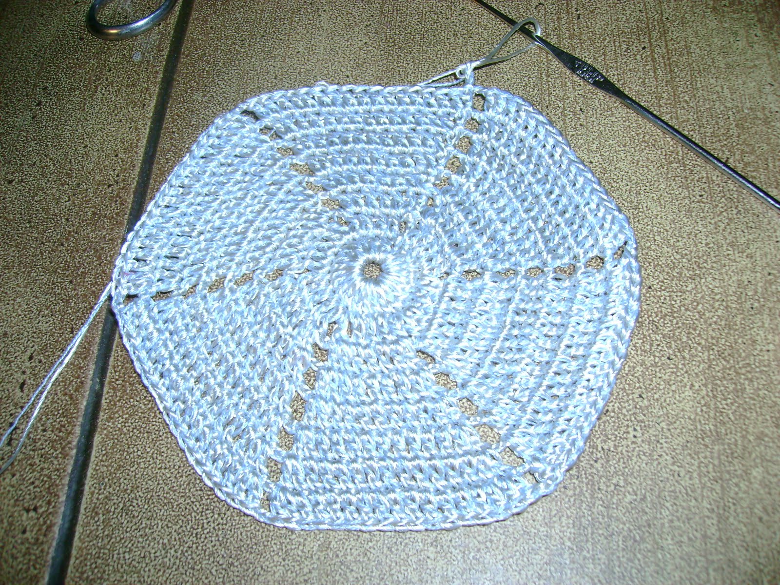 Sa invatam sa crosetam si sa tricotam: poseta crosetata