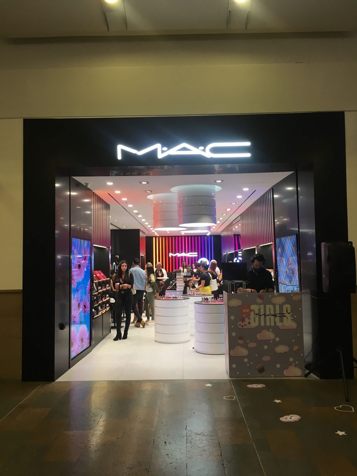 Mac Cosmetics estrena nuevo formato en su tienda más grande de Colombia