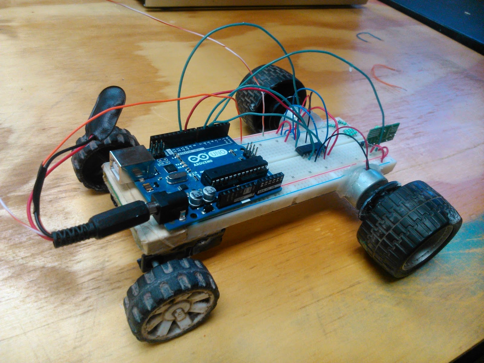Program@ndo: Carrito Con Arduino