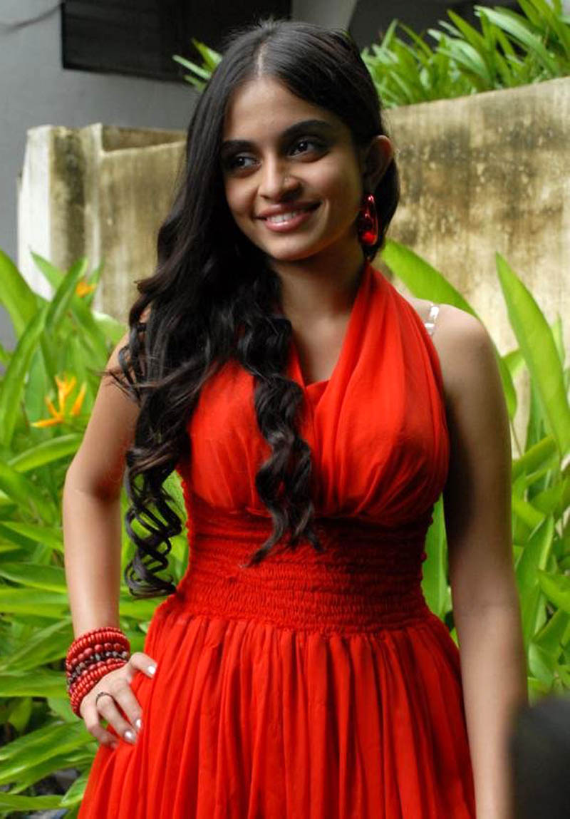Sheena beautiful picture in Red |Beautiful Indian Actress Cute Photos ...