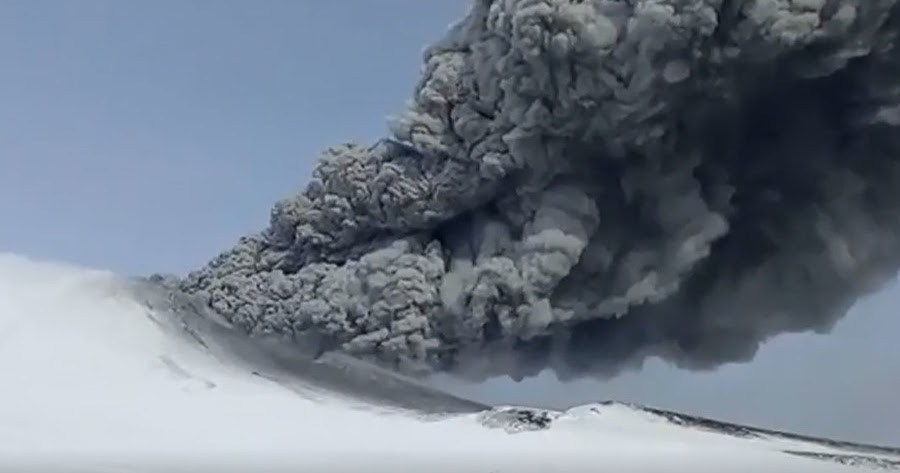 The Big Wobble : It last erupted 250 years ago: Footage of the volcano ...