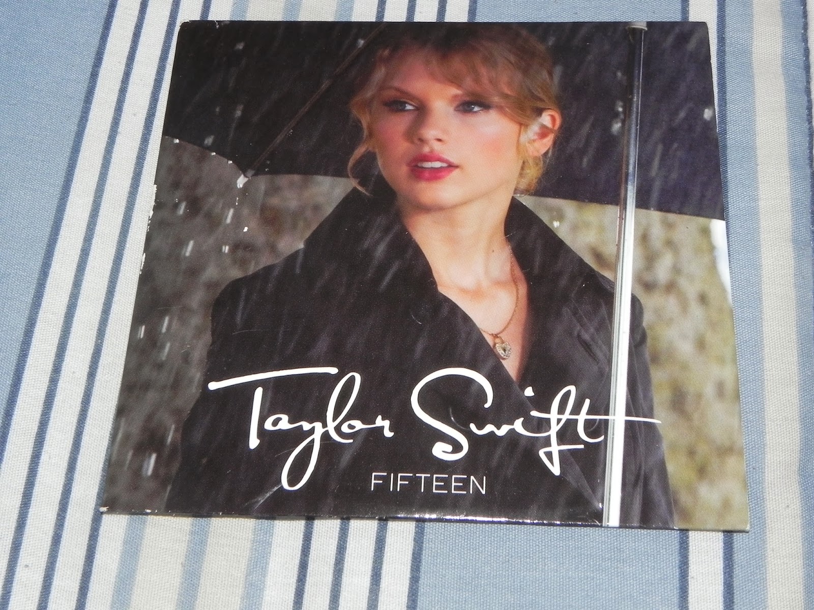 Publicafé Collection: Single Fifteen - Taylor Swift