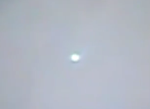 Una preciosa esfera lumínica con halo verde vuela sobre Arizona ...