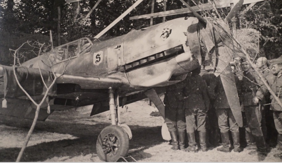 FalkeEins - the Luftwaffe blog: More JG 26 Emils -daily ebay photo find ...