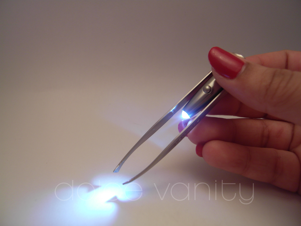 La Tweez Pro Illuminating Tweezers — Dolce Vanity