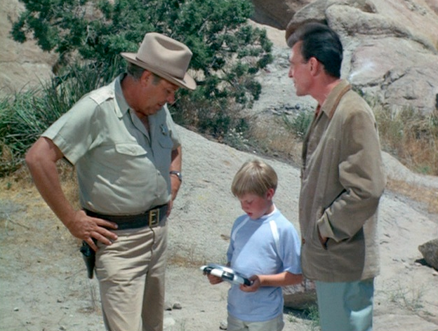 THE INVADERS: Episode 19: The Saucer - 9/12/67