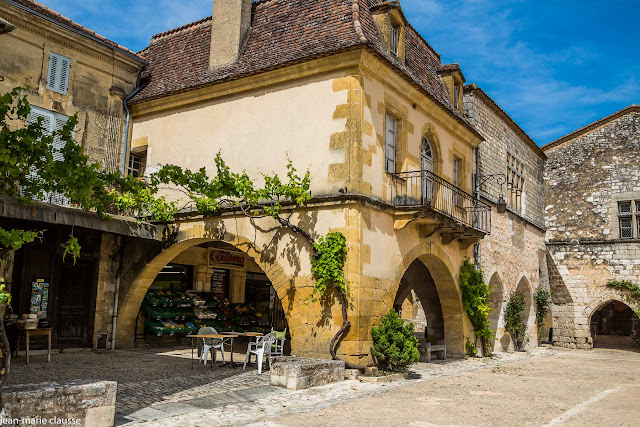 Découvrir la France en photos: 44 - MONPAZIER. (Dordogne-24)