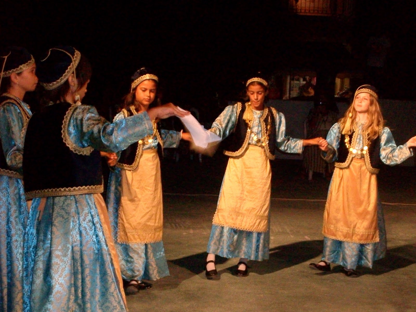 ΣΥΜΗ Η ΝΥΦΗ ΤΟΥ ΑΙΓΑΙΟΥ: Παραδοσιακοι Χοροι απο την Ενωση Γυναικων ...