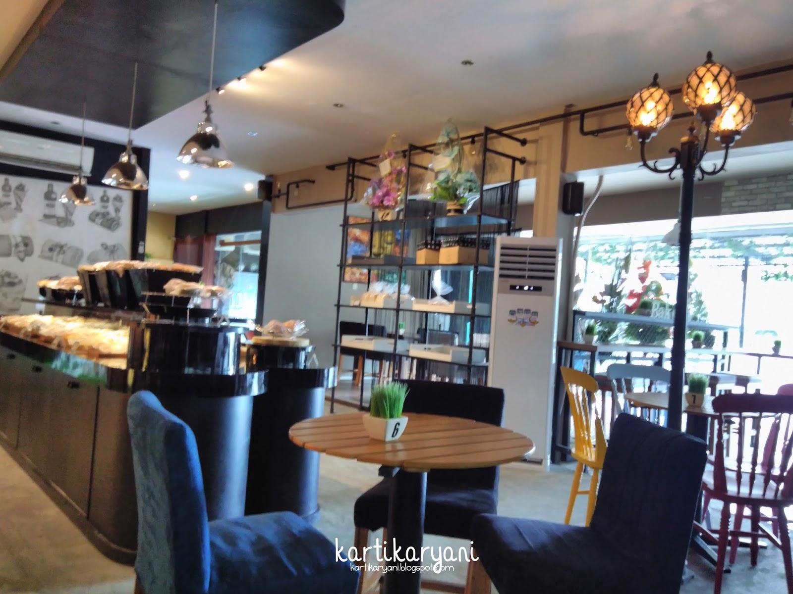 20+ Desain Interior Cafe Kecil Sederhana Terkini Dan Terpopuler