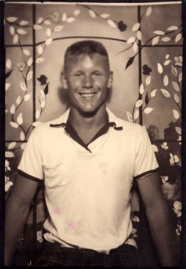 36 Cool Portraits From Photo Booths That Defined Men's Hairstyles in ...