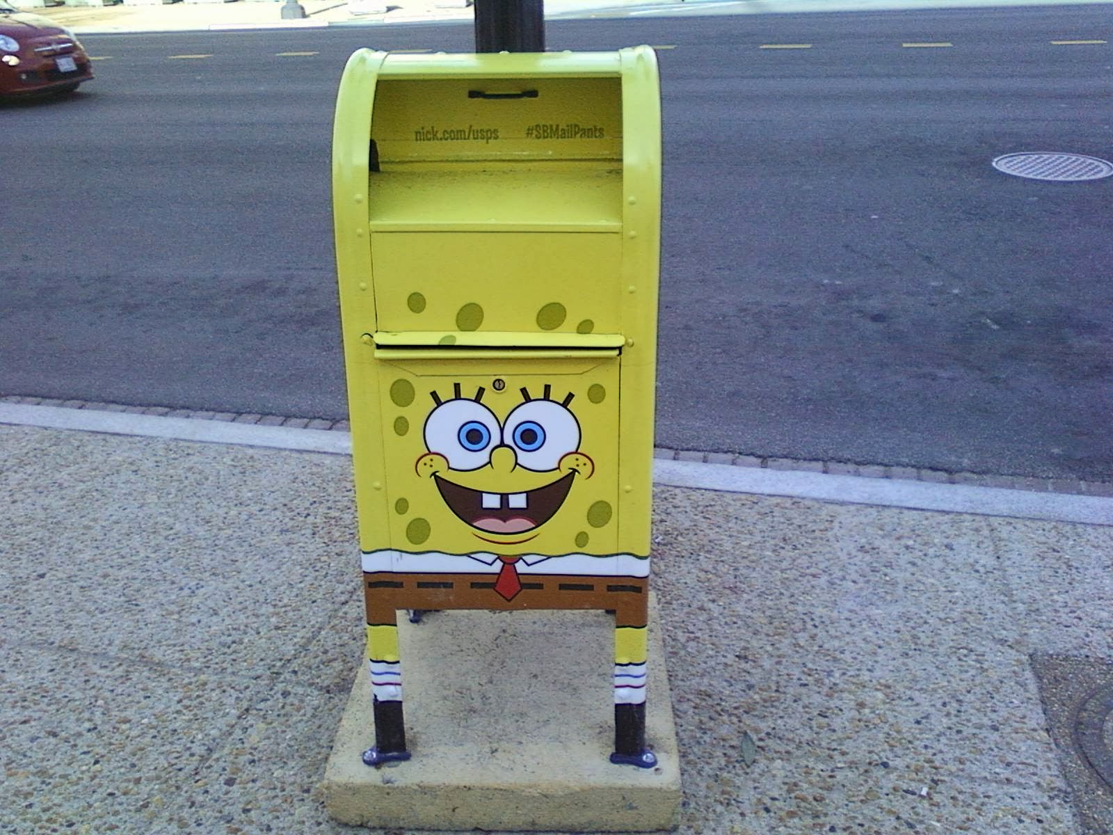 ComicsDC: SpongeBob SquarePants mailbox in DC