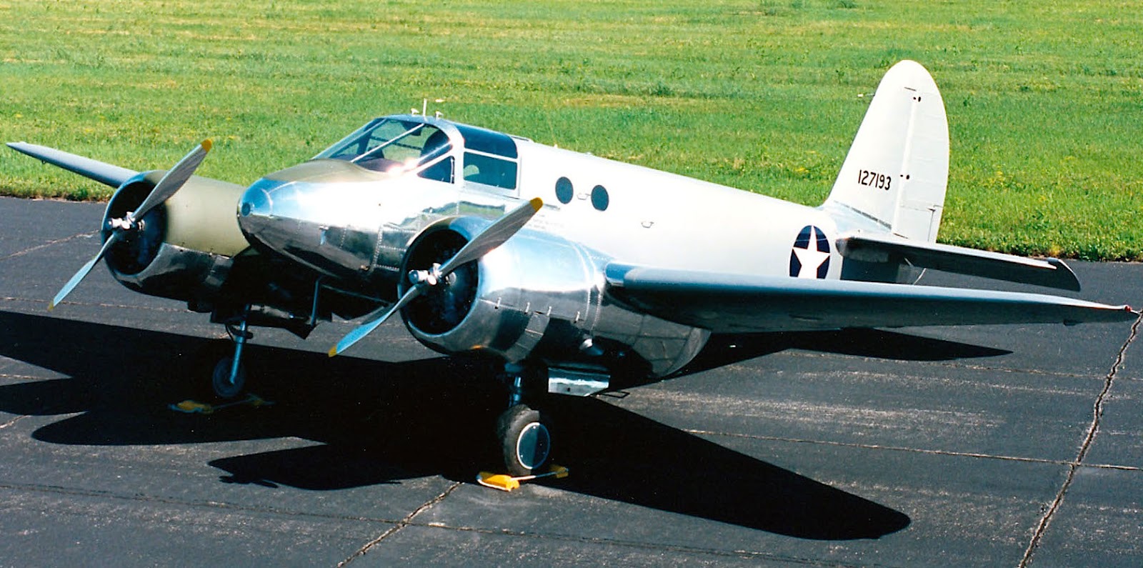 Pilots And Planes: Vintage Aircraft Beech 18 - Twin Beech