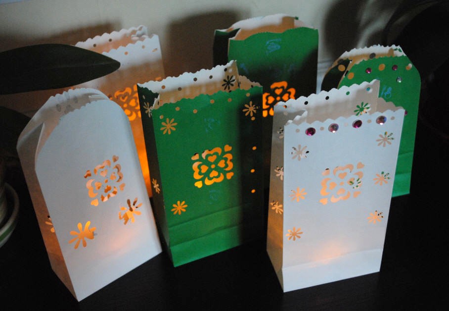 Mommy Maestra: Las Posadas Craft: Luminarias