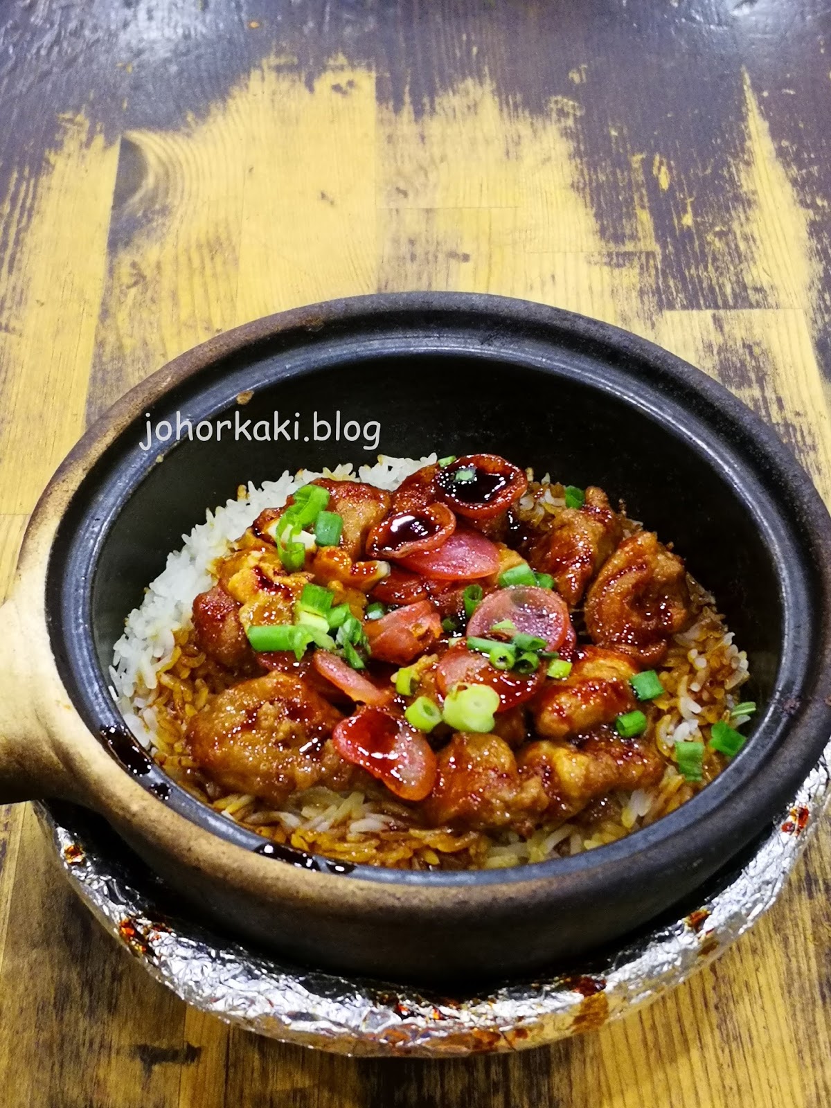 What to Eat at Malaysia Boleh! Jurong Point. Claypot Chicken Rice |Tony ...