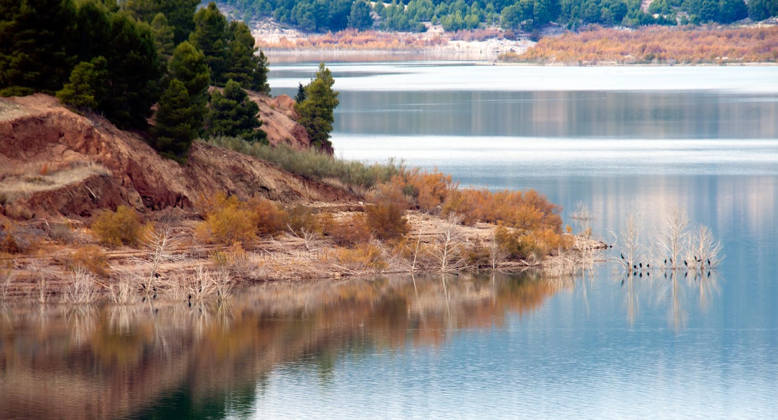 IMAGENES DE UN INSTANTE: PANTANO DEL NEGRATÍN. MILAGRO DEL SOL Y EL AGUA