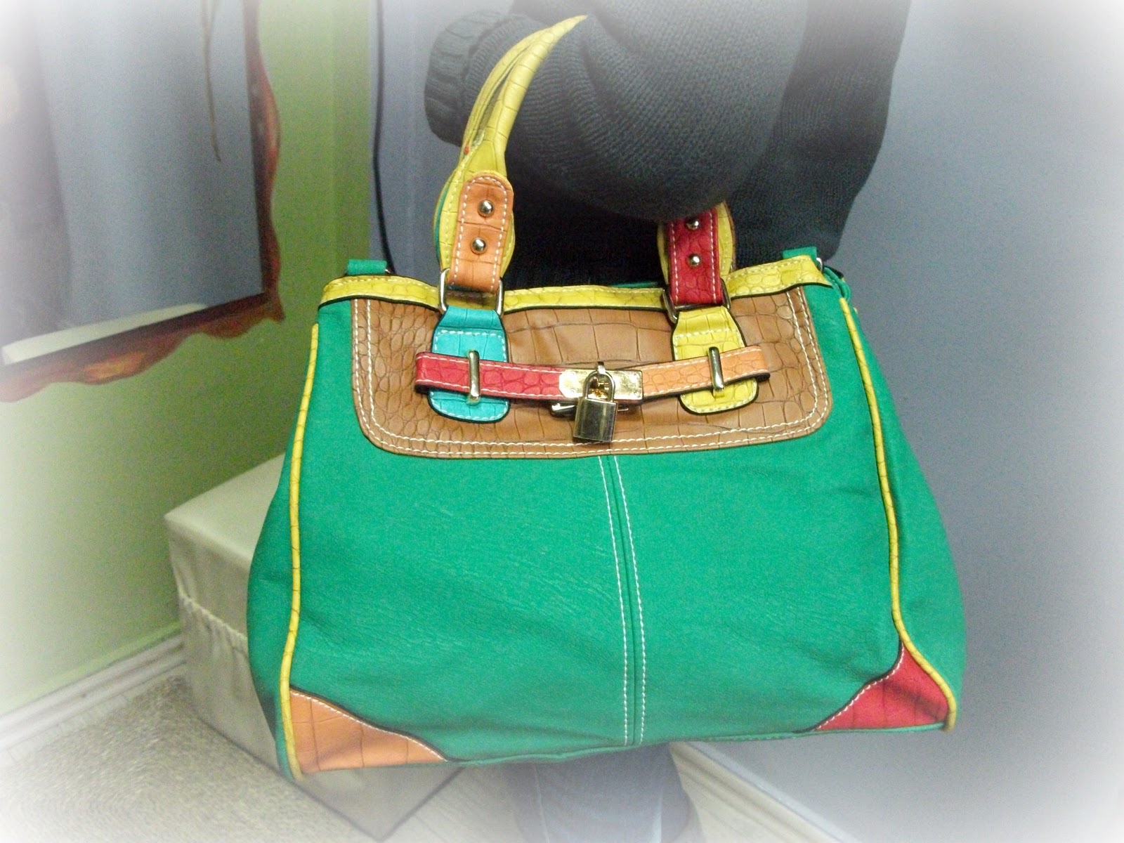 AniHandmade: Genti colorate la magazin