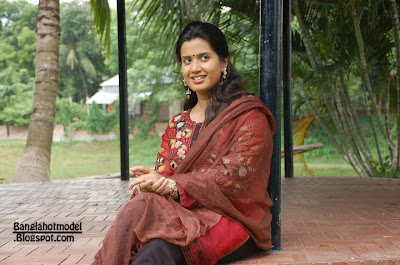 Mediaworld: Popular Bangladeshi Pop SInger Nancy New latest Photos