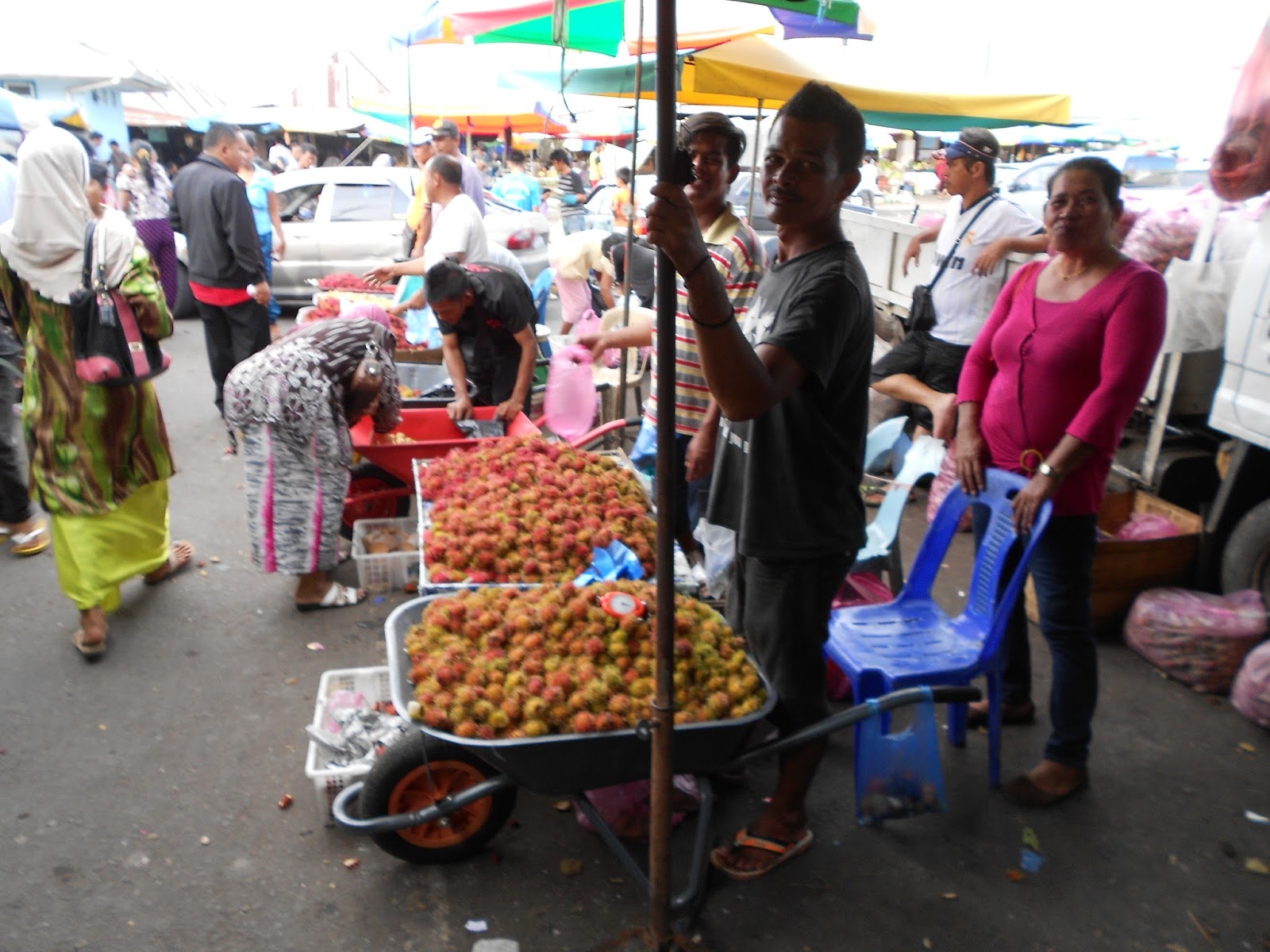 FREELITTLEBRAIN: Semporna Small Petty Traders