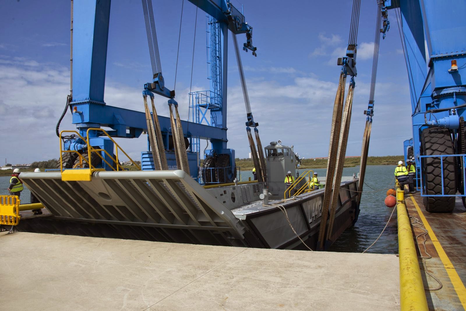DEFENSE STUDIES: NAVANTIA Launches the Last Fast Landing Craft for ...
