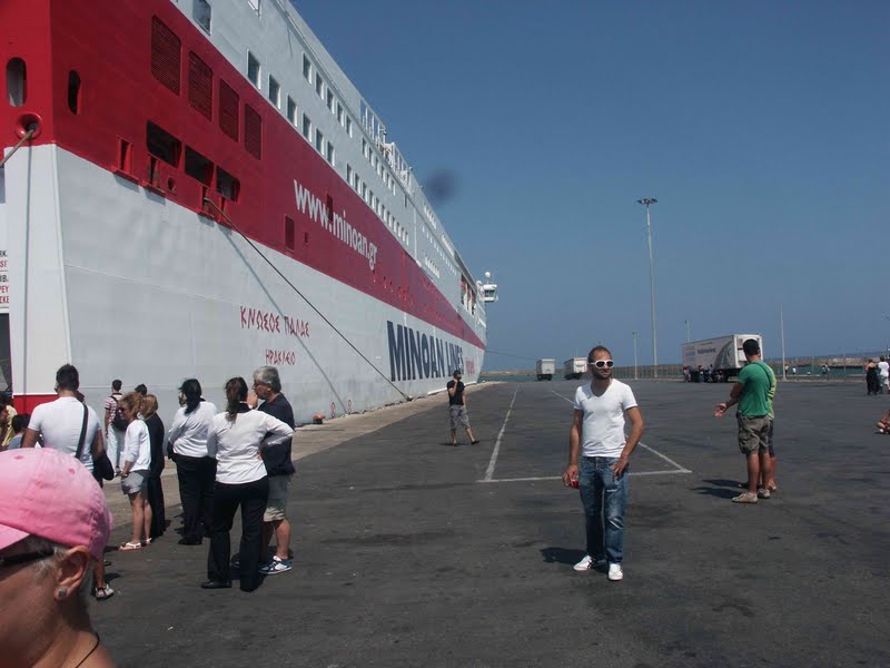 PEIRATIKO REPORTAZ: ΦΑΡΣΕΡ ΤΑΛΑΙΠΩΡΗΣΕ ΓΙΑ ΔΥΟ ΩΡΕΣ ΤΟΥΣ ΕΠΙΒΑΤΕΣ ΤΟΥ ...