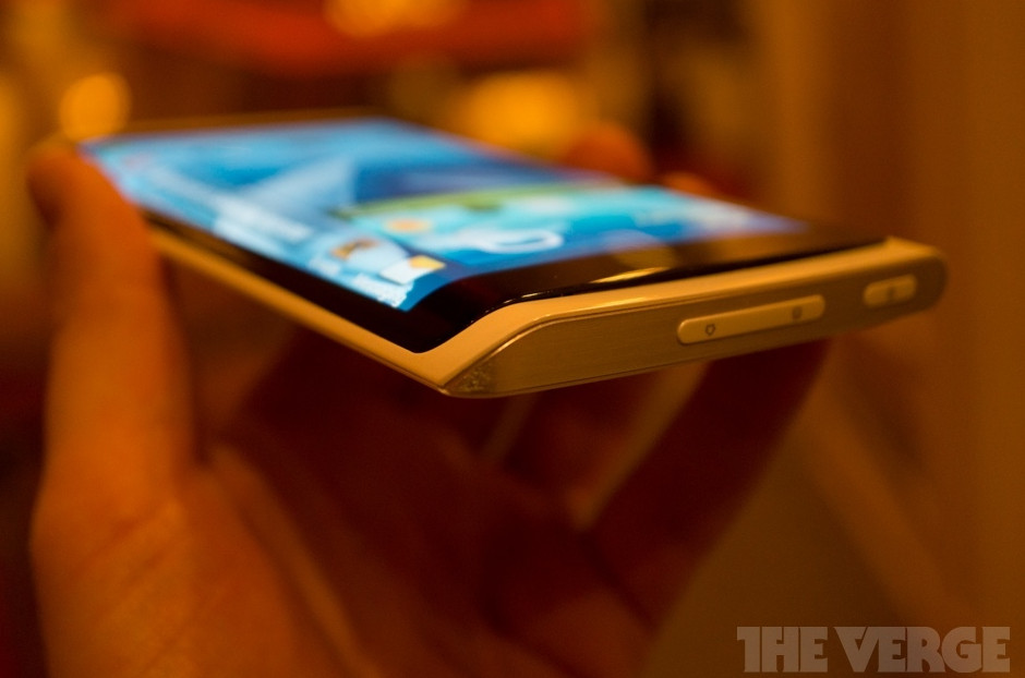 Penerapan pertama layar fleksibel Samsung pada Gadget - Coretan BilBel