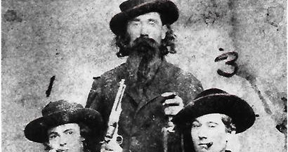 Dans l'herbe tendre: Bandoleros, outlaws, cangaceiros et autres haïdouks