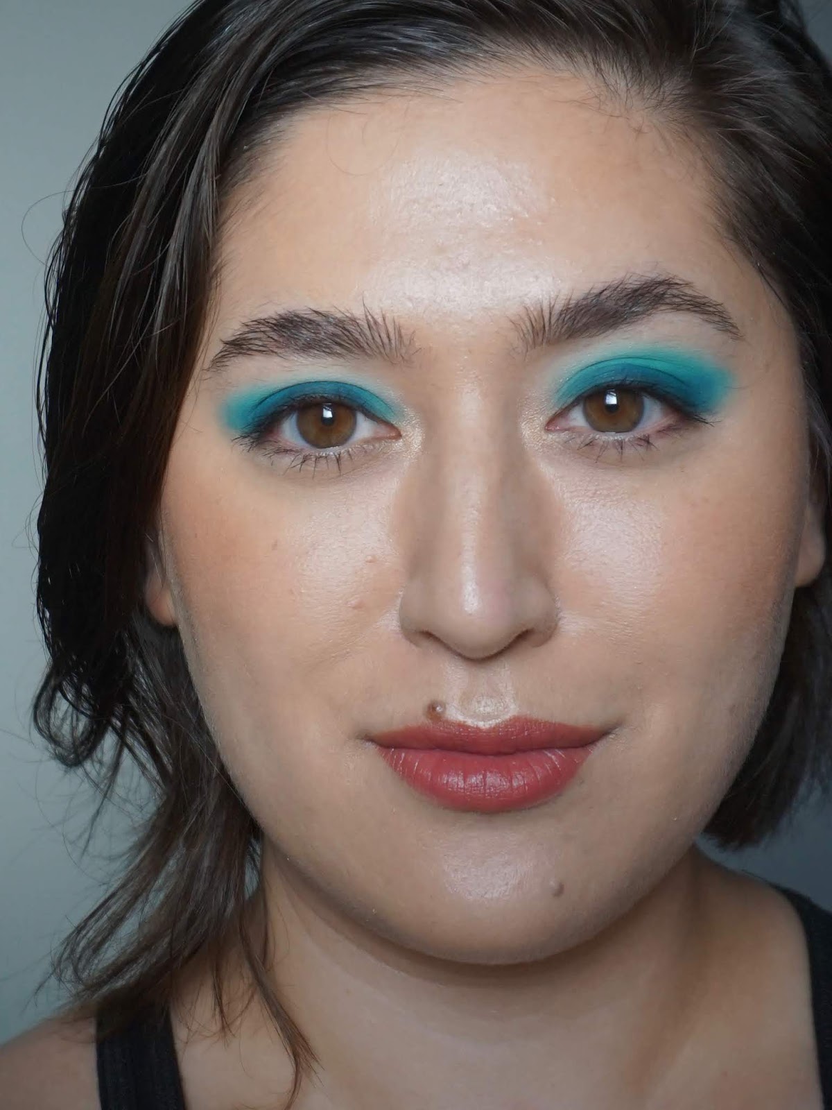 Faceonomics: How to Apply Eyeshadow to the Lower Lashline