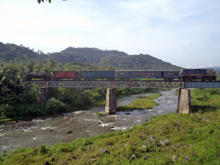 Bikol Reporter: PNR seeks demolition of structures near its railroad tracks