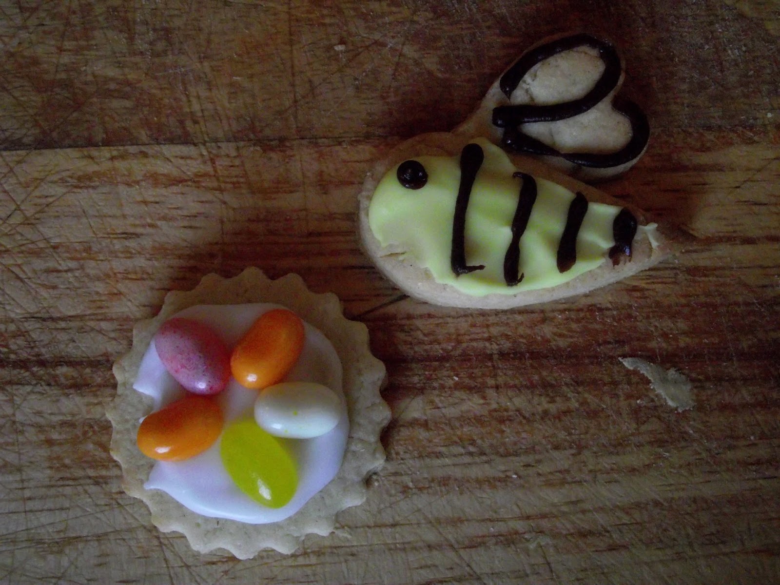 Dotty Textiles: Bumble Bee Biscuits