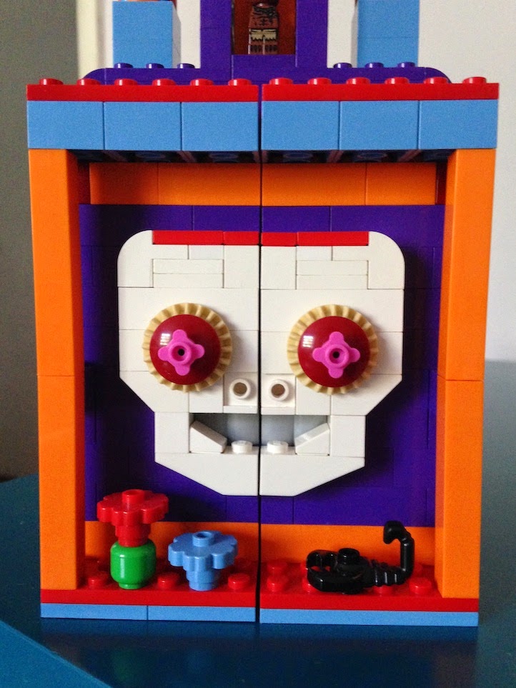 Regula I: Dia de los Muertos / Day of the Dead Altar in Lego