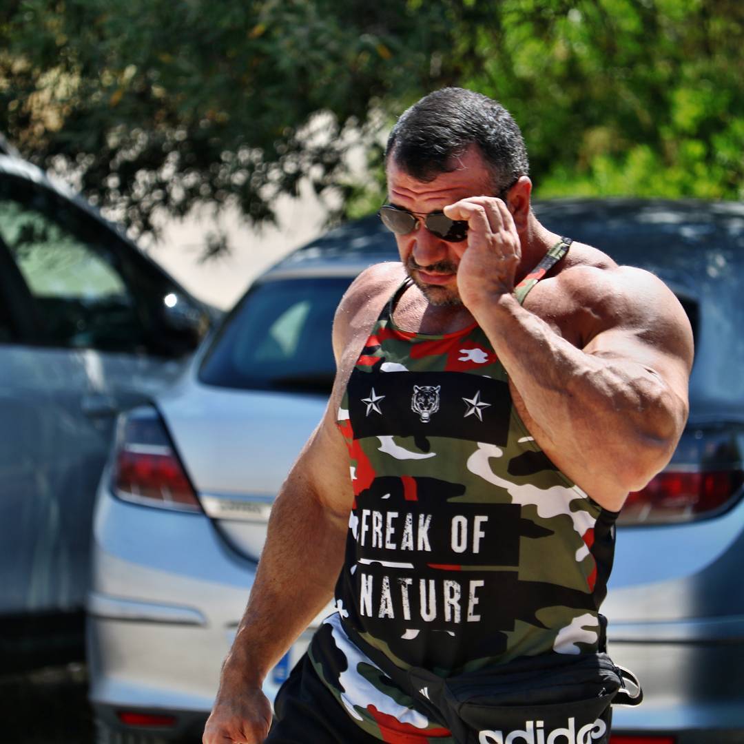 Muscle Lover: Spanish master bodybuilder Toni Lloret