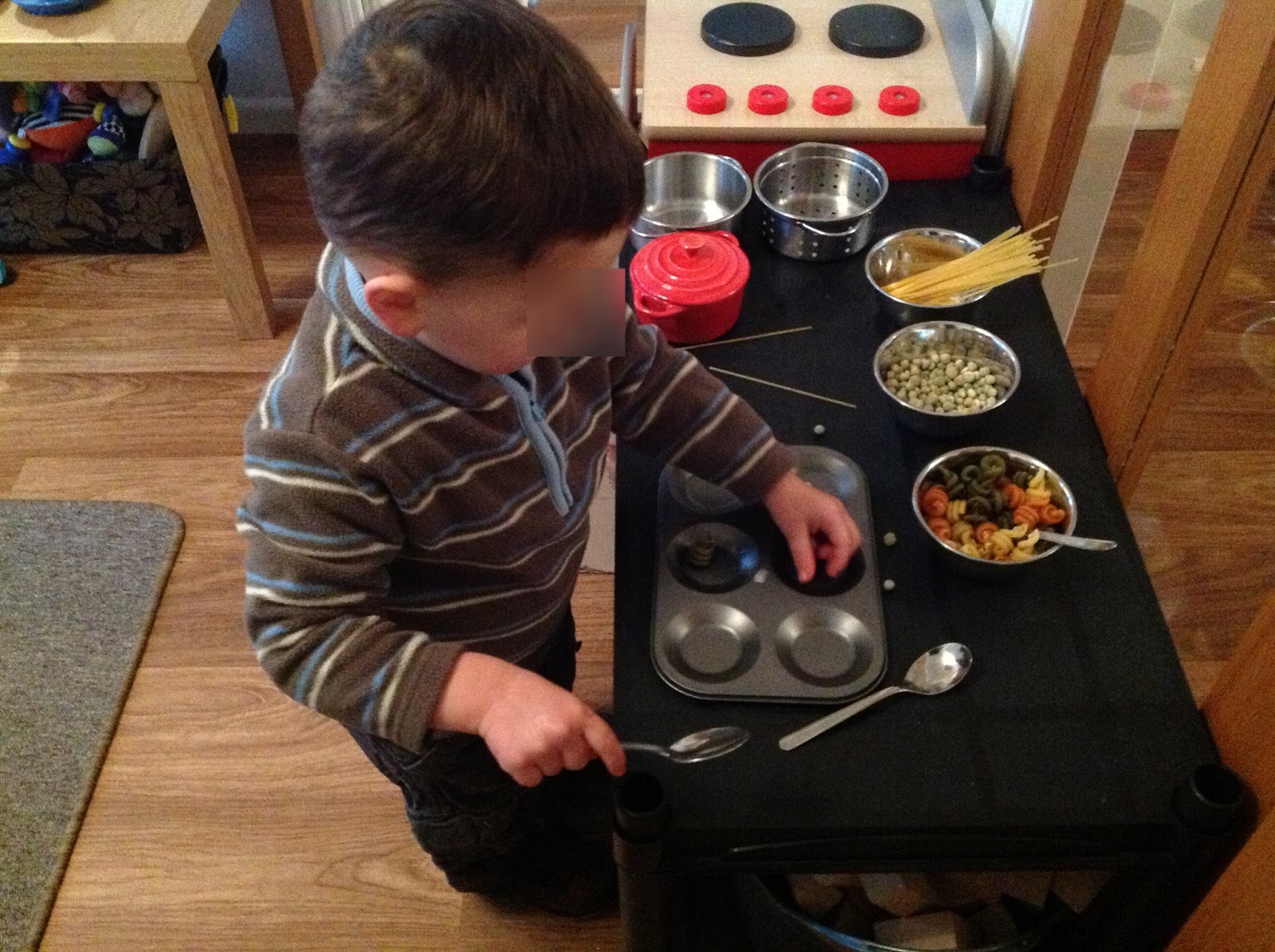 Pre-school Play: Role-play kitchen - enhancing play (week 1)