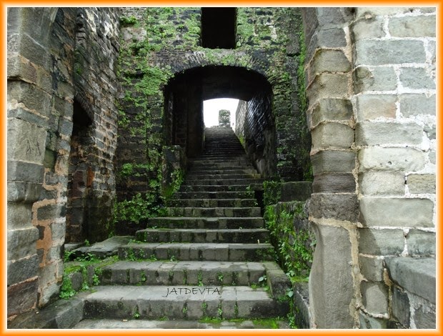 Travelogues in Hindi : Nagarkot/ Kangra Fort नगरकोट कांगड़ा दुर्ग किला