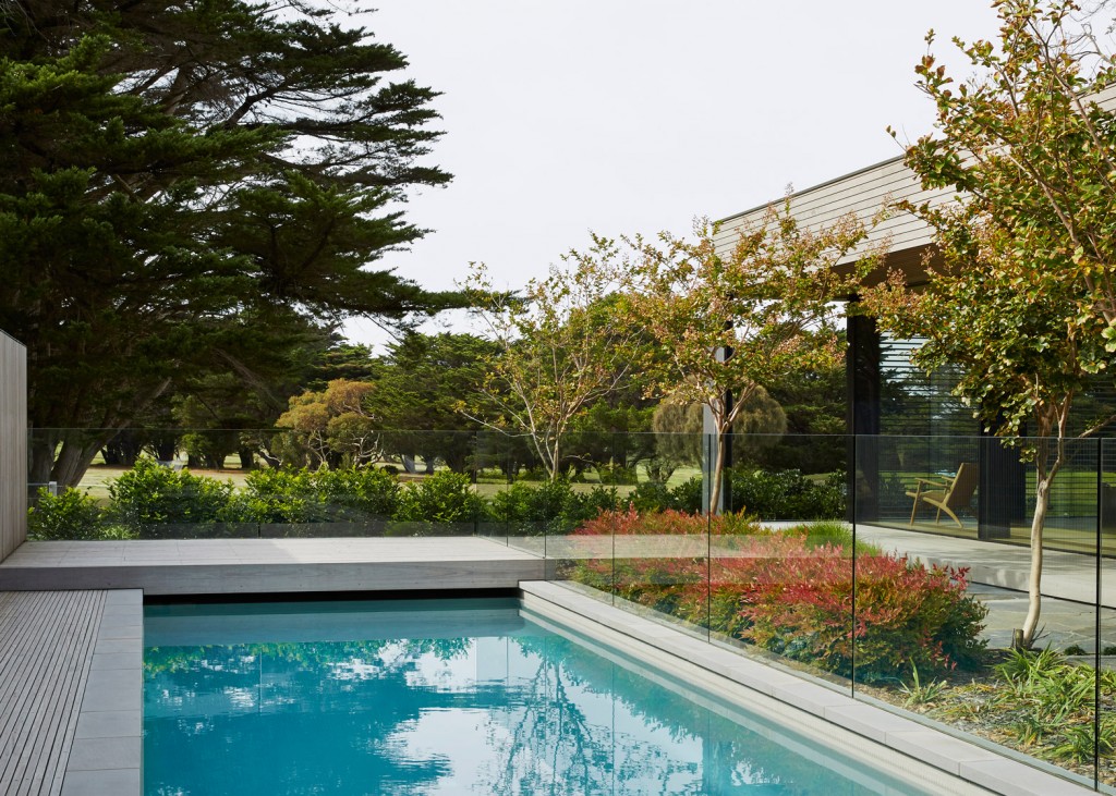 DZnho: INARC, sob direção de Reno Rizzo e Christopher Hansson.