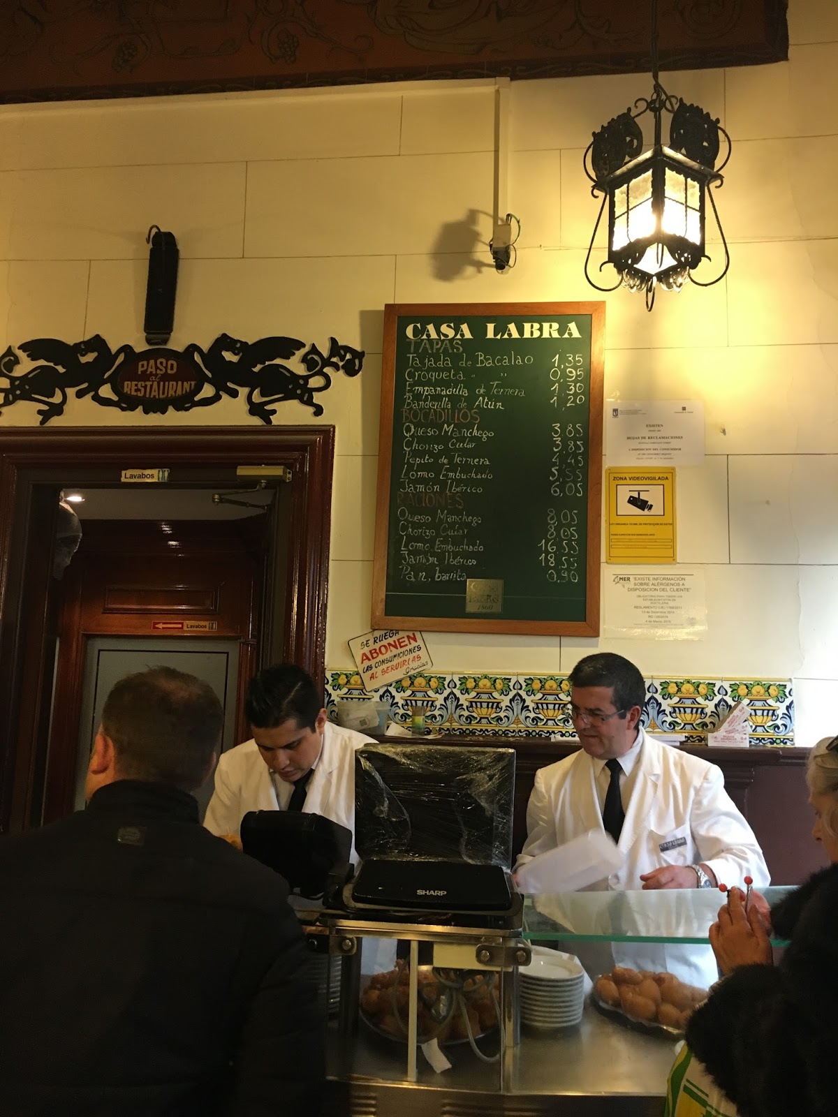 Casa Labra En Madrid O Los Más De 150 Años Sirviendo Bacalao