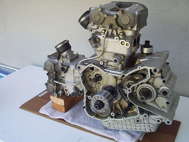 MOTO SUPERBIKE: Ducati 916: Una signora che merita ancora Complimenti