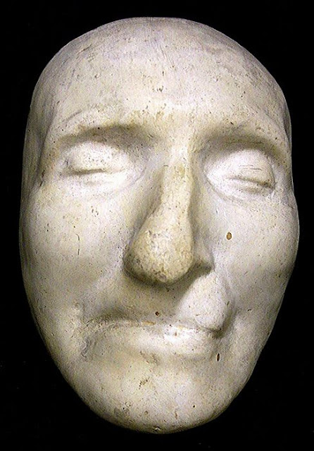 Death Masks of the Famous People (12 pics)