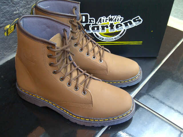 PODEK STORE: SEPATU DOCMART ( DR.MARTENS ) KW SUPER