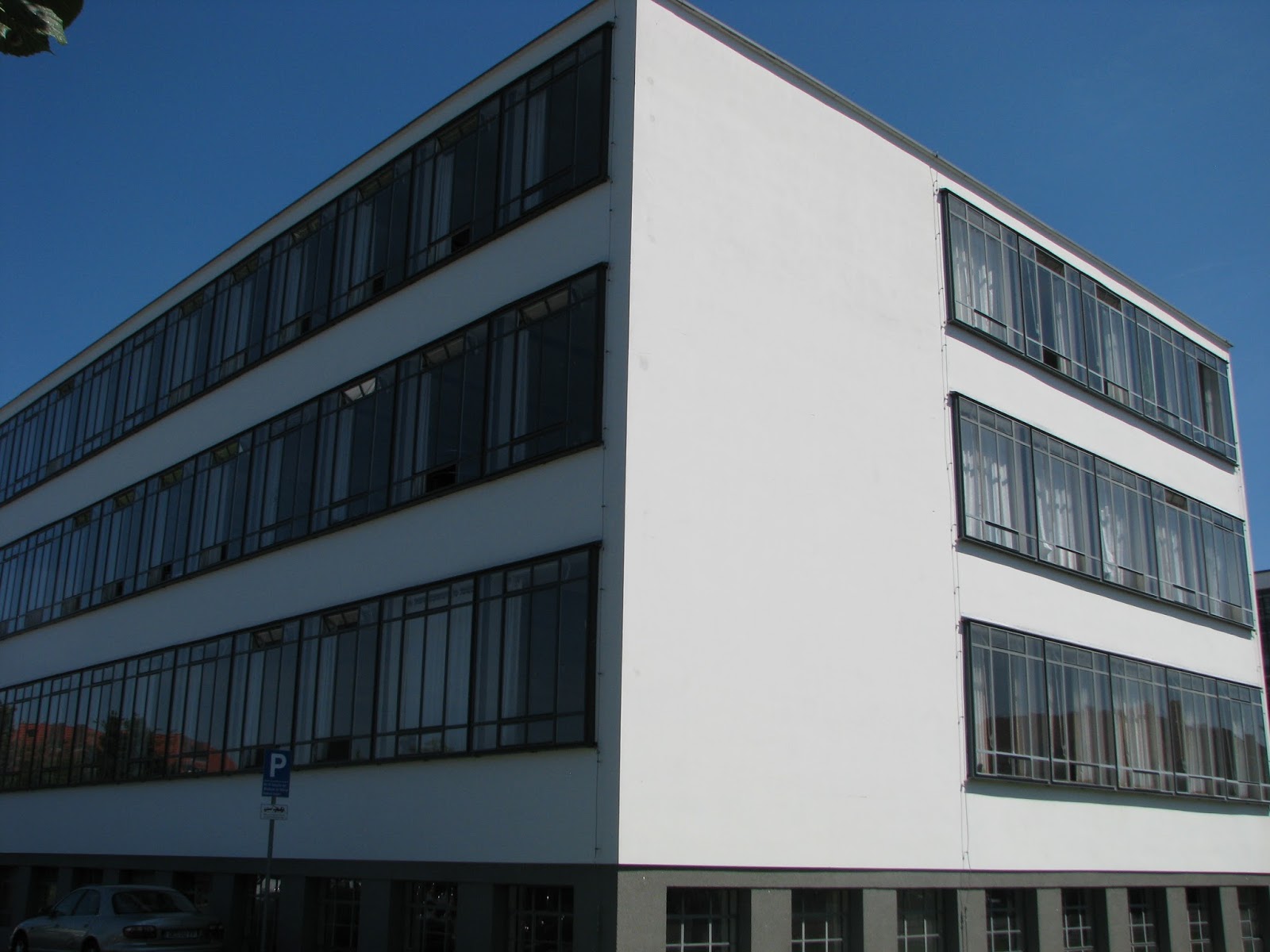 International Style Strip Windows - Sliding Always? | Forum | Archinect