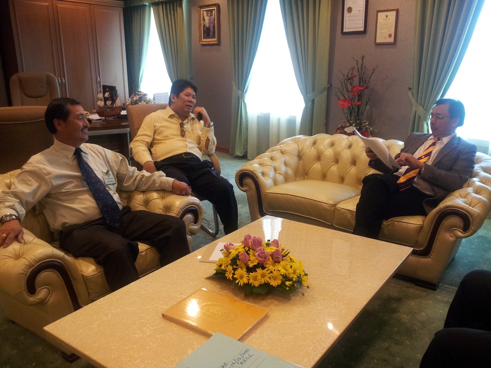 AMATEUR RADIO CLUB SARAWAK (ARCS) Official Blog: OFFICIAL VISIT TO YB ...