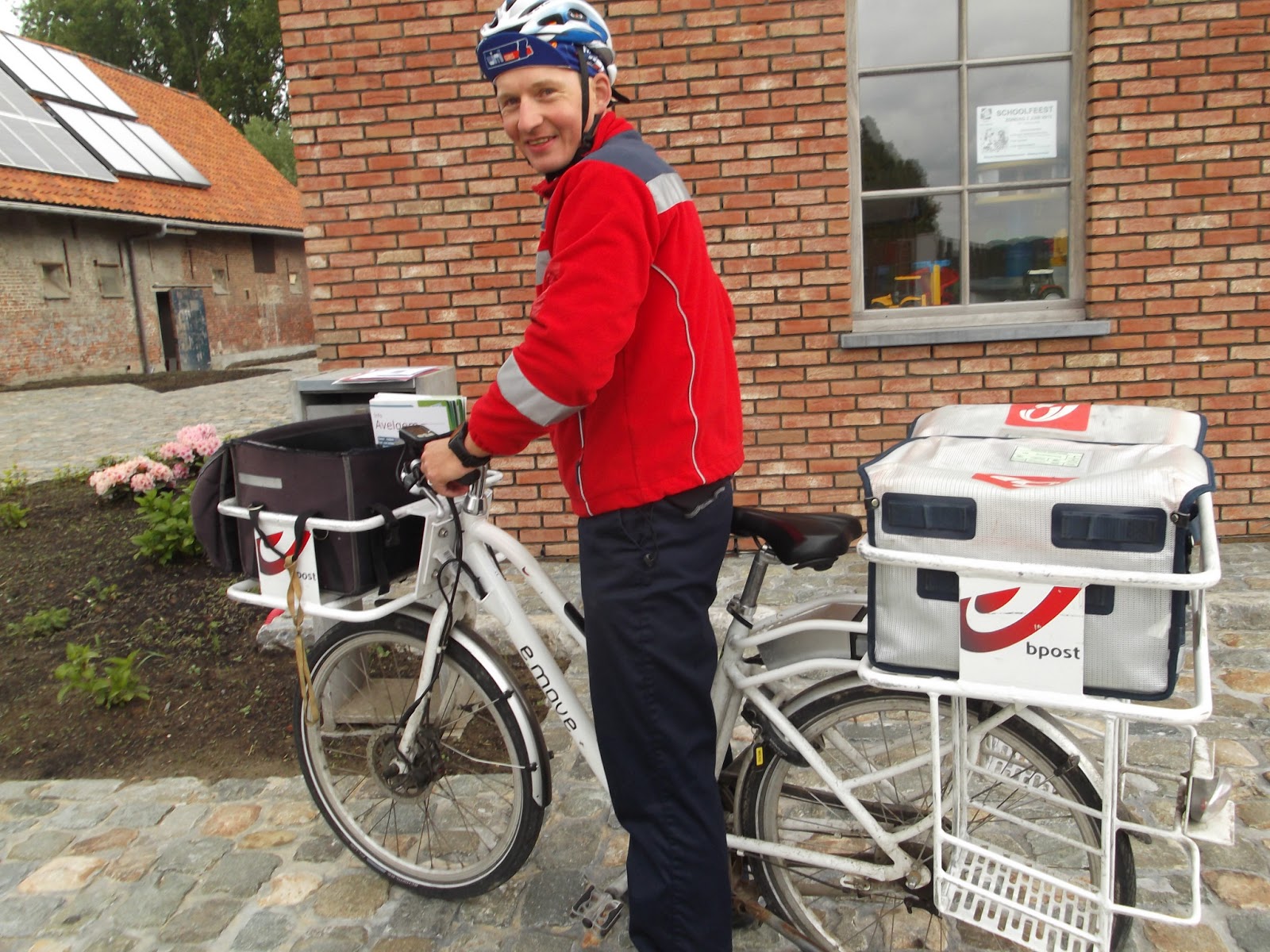 tweede en derde kleuterklas SJB Outrijve: Een extra postbode