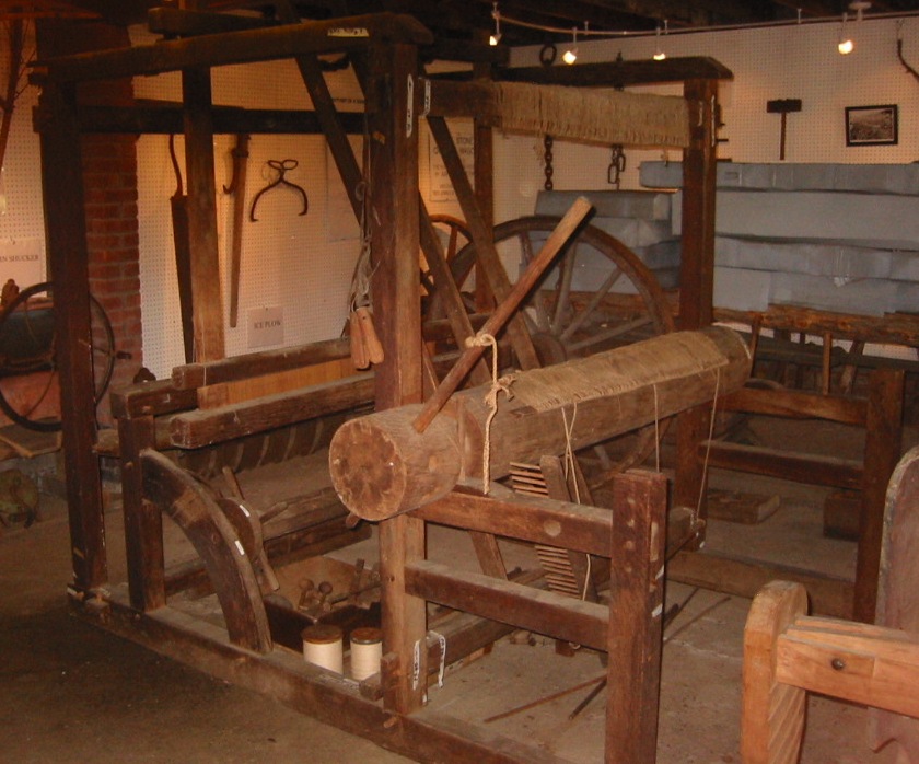 A Woodsrunner's Diary: 18th Century Home Weaving Looms.