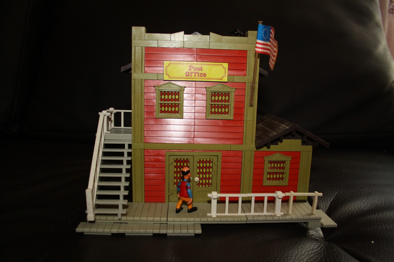 EXIN CASTILLOS & EXIN WEST: POST OFFICE