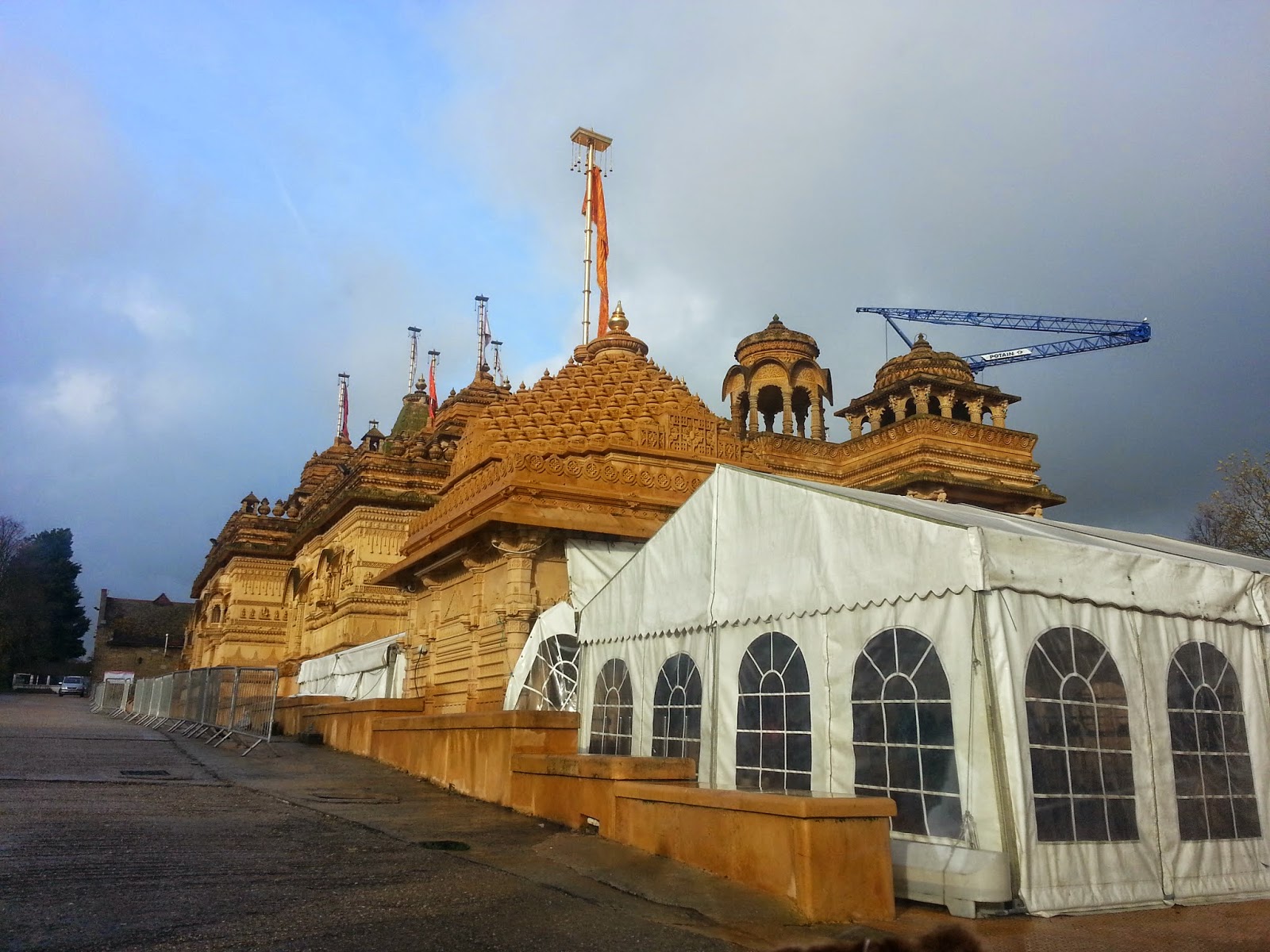 Joanna's Whimsical Life: An Indian limestone temple and my sibling's foot